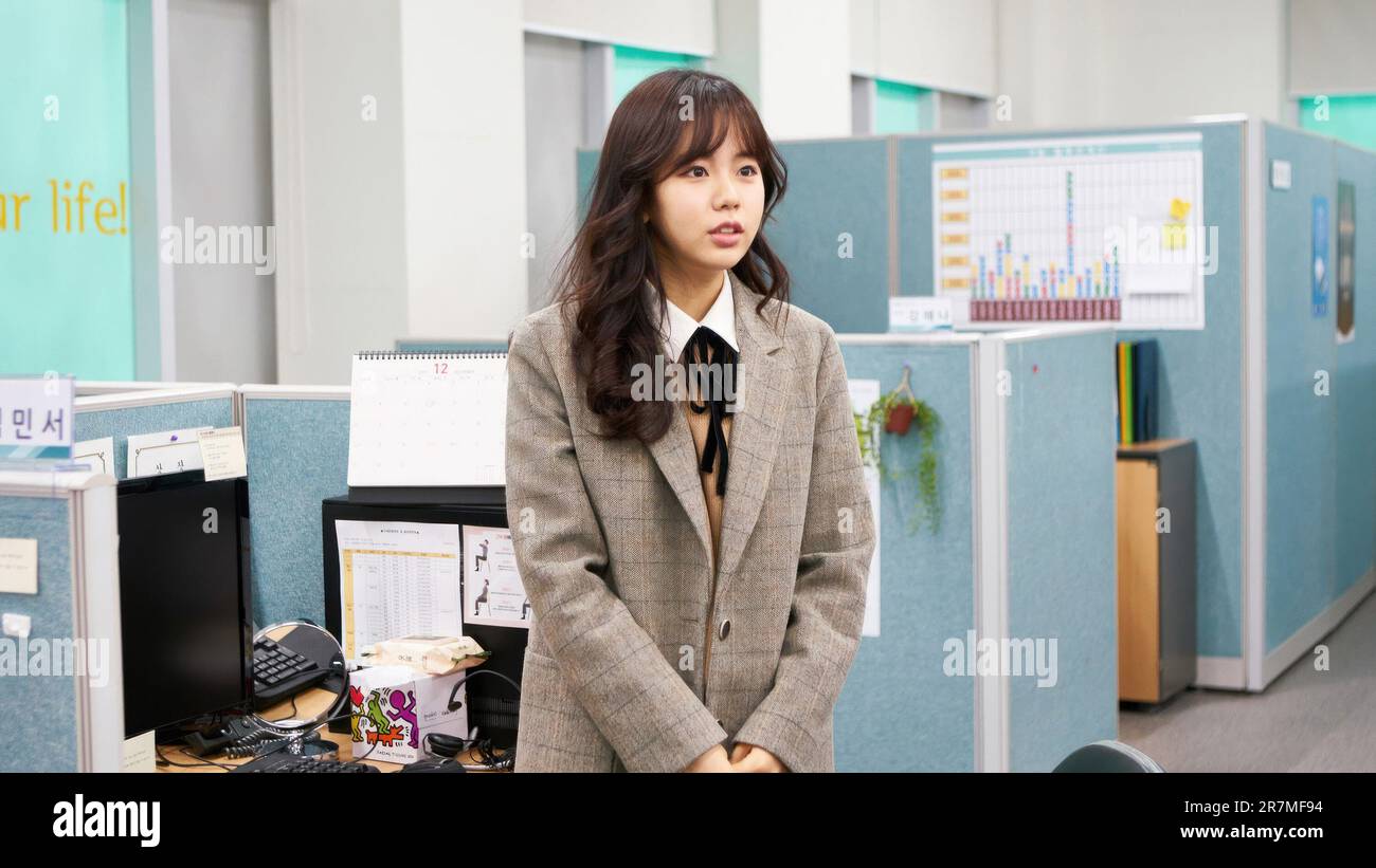 ALONERS, (aka HONJA SANEUN SARAMDEUL), JEONG Da-eun, 2021. © Film ...