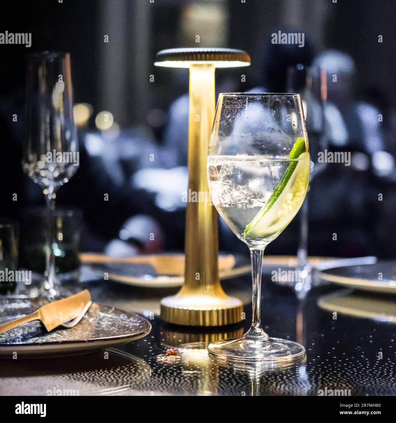 Cocktail glass plate table hi-res stock photography and images - Alamy