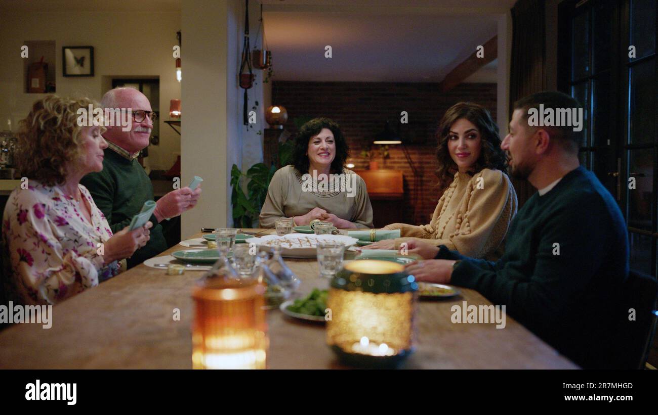 THE WONDER WEEKS, (aka OEI, IK GROEI!), from left: Henrietta Tol, Arjan ...