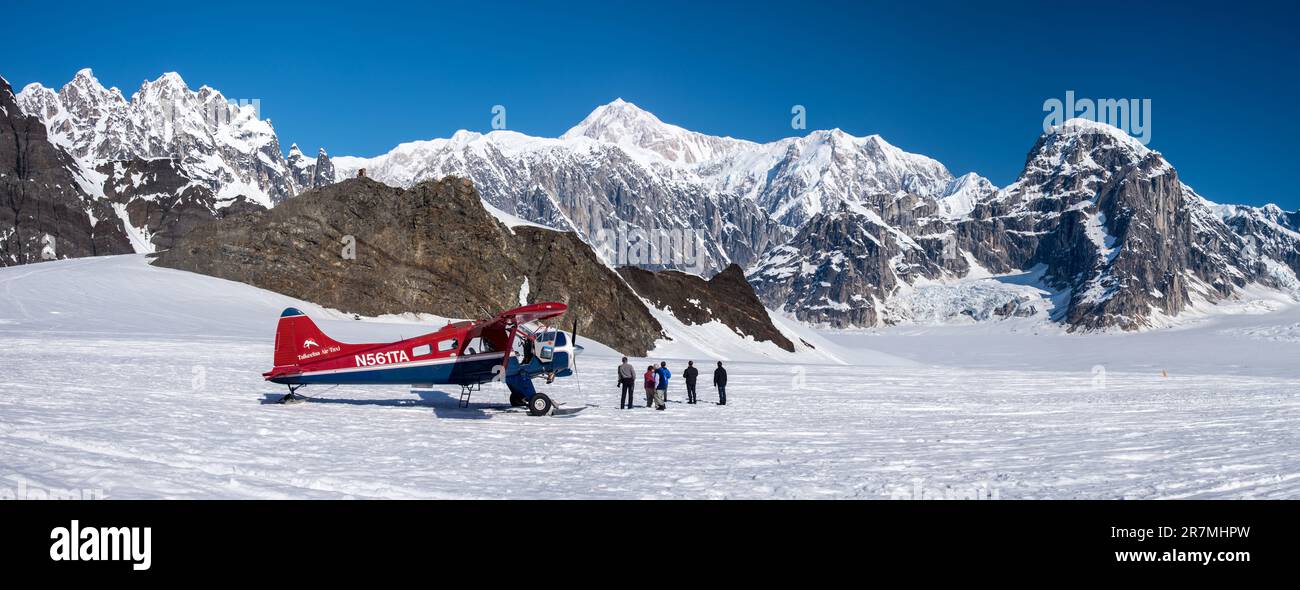 Alaska flight plane denali hi-res stock photography and images - Alamy