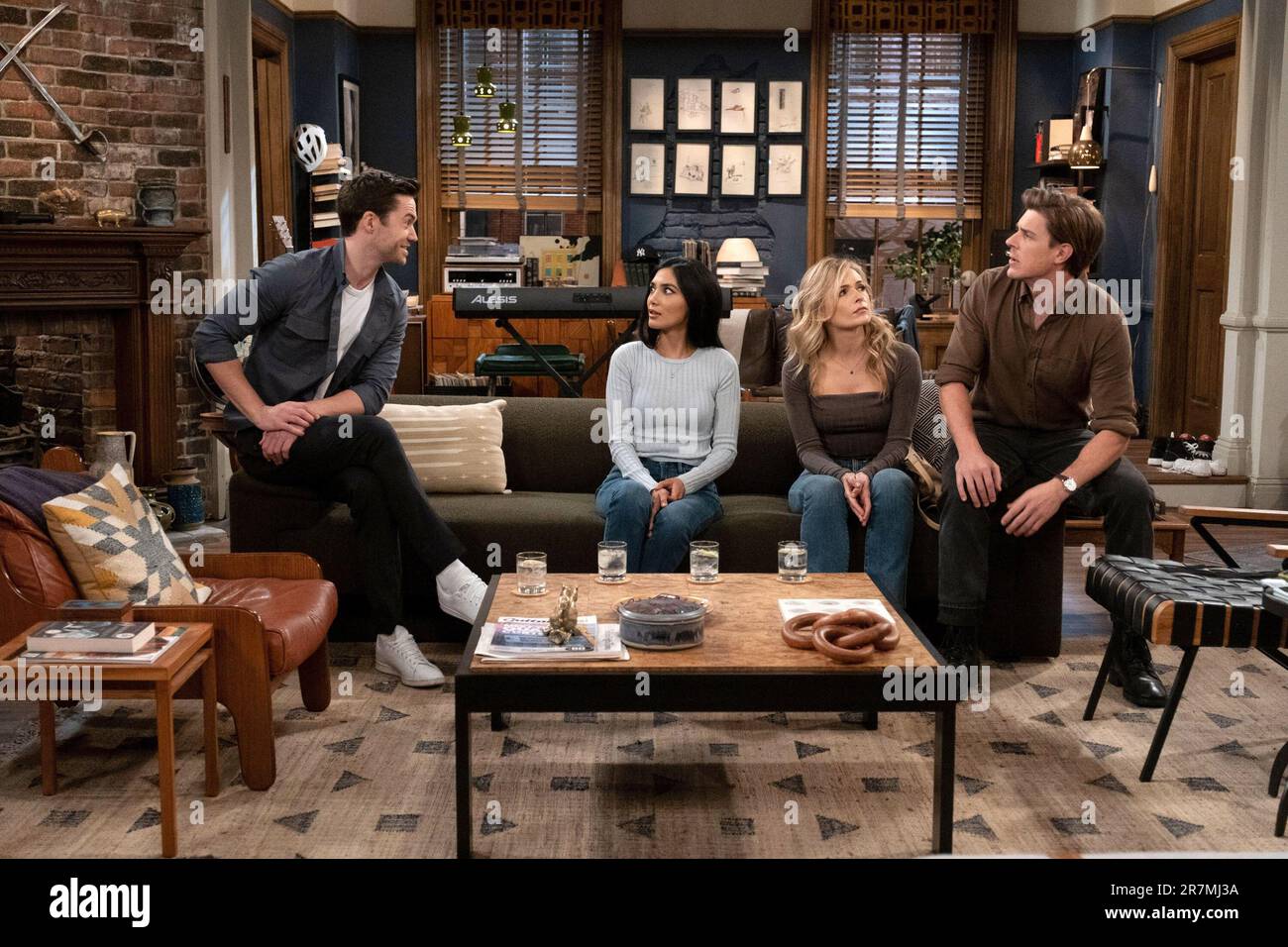 HOW I MET YOUR FATHER, from left: Tom Ainsley, Hina Abdullah, Lindsey ...