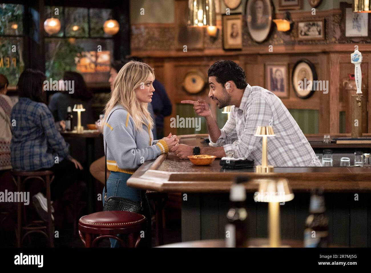 HOW I MET YOUR FATHER, from left: Hilary Duff, Suraj Sharma, Family ...