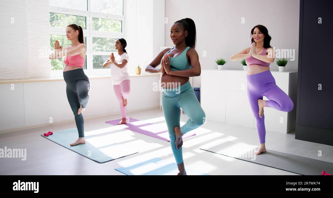 Pregnant exercise group hi-res stock photography and images - Alamy