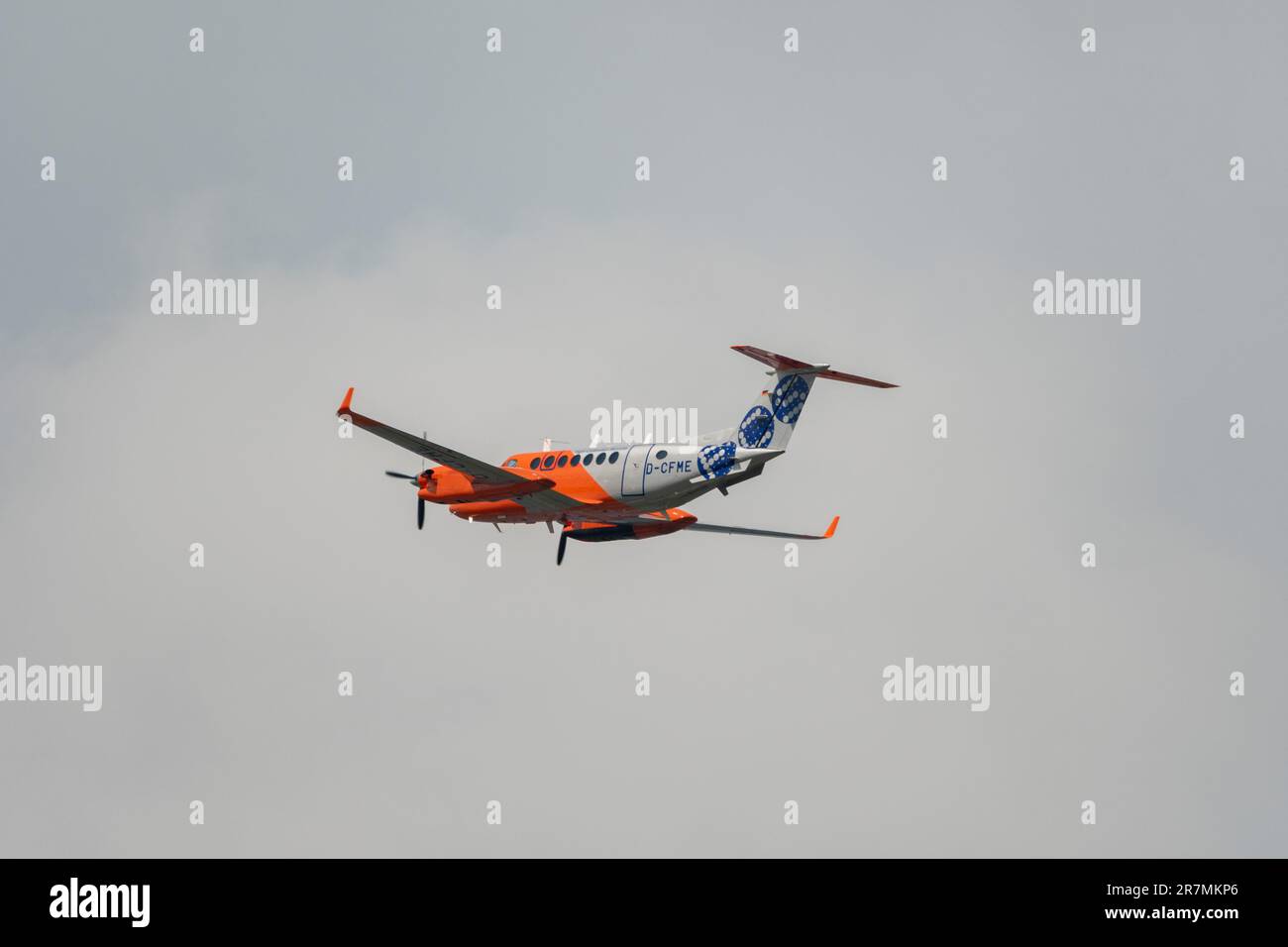 King air 350 take off hi-res stock photography and images - Alamy