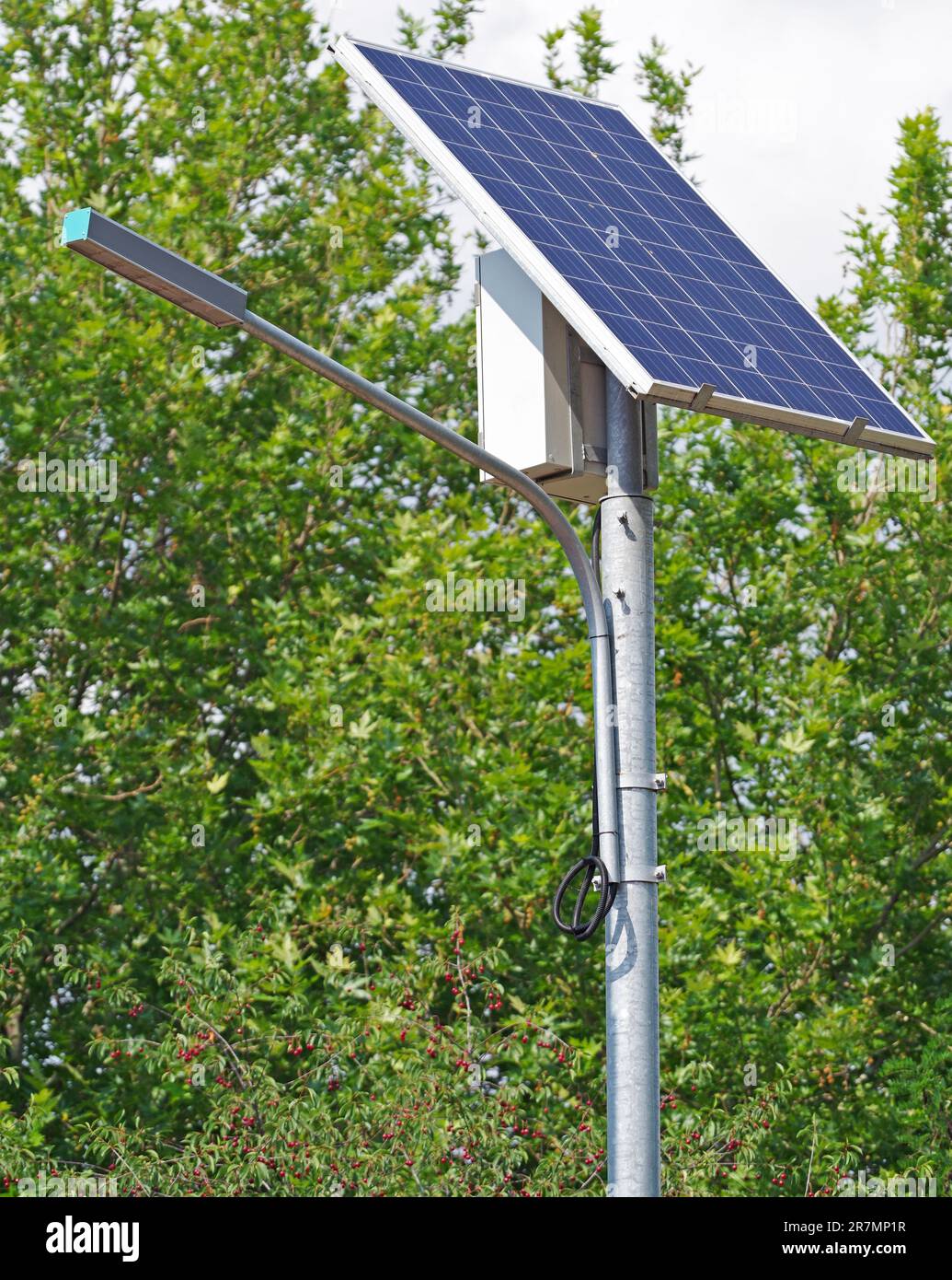 Street Light powered by a solar panel with a battery Stock Photo - Alamy
