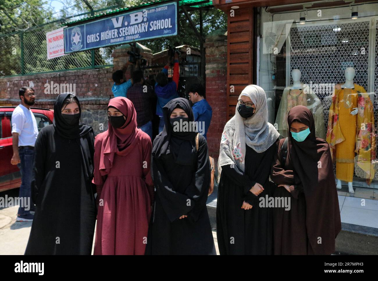 School dress code protest hi-res stock photography and images - Alamy