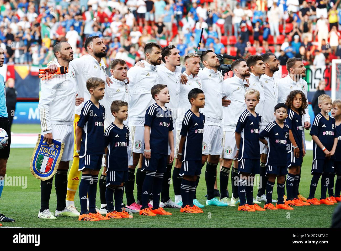 Enschede, Netherlands. 15th June, 2023. Italy team group line-up (ITA ...