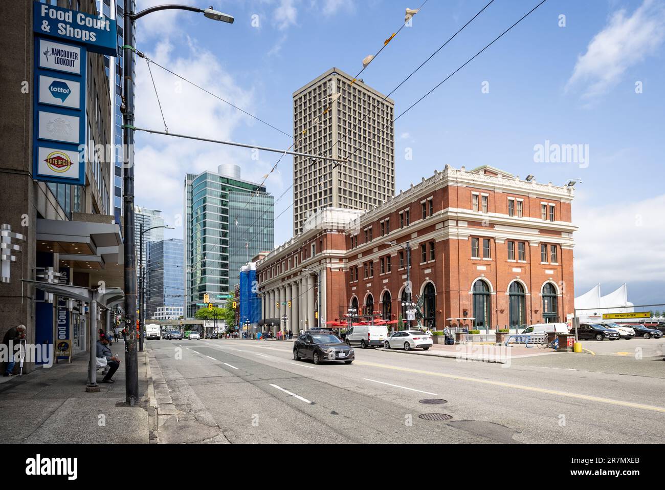 The iconic Waterfront Train Station on the waterfront in Vancouver ...