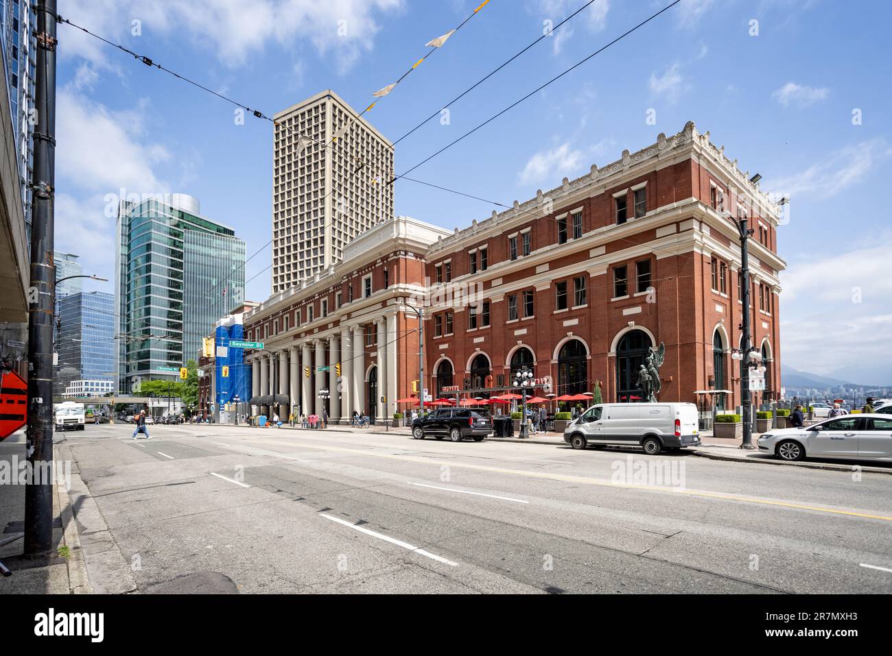 The iconic Waterfront Train Station on the waterfront in Vancouver ...