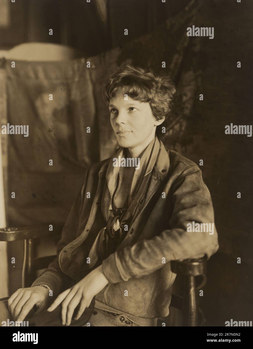 Amelia earhart 1932 hi-res stock photography and images - Alamy