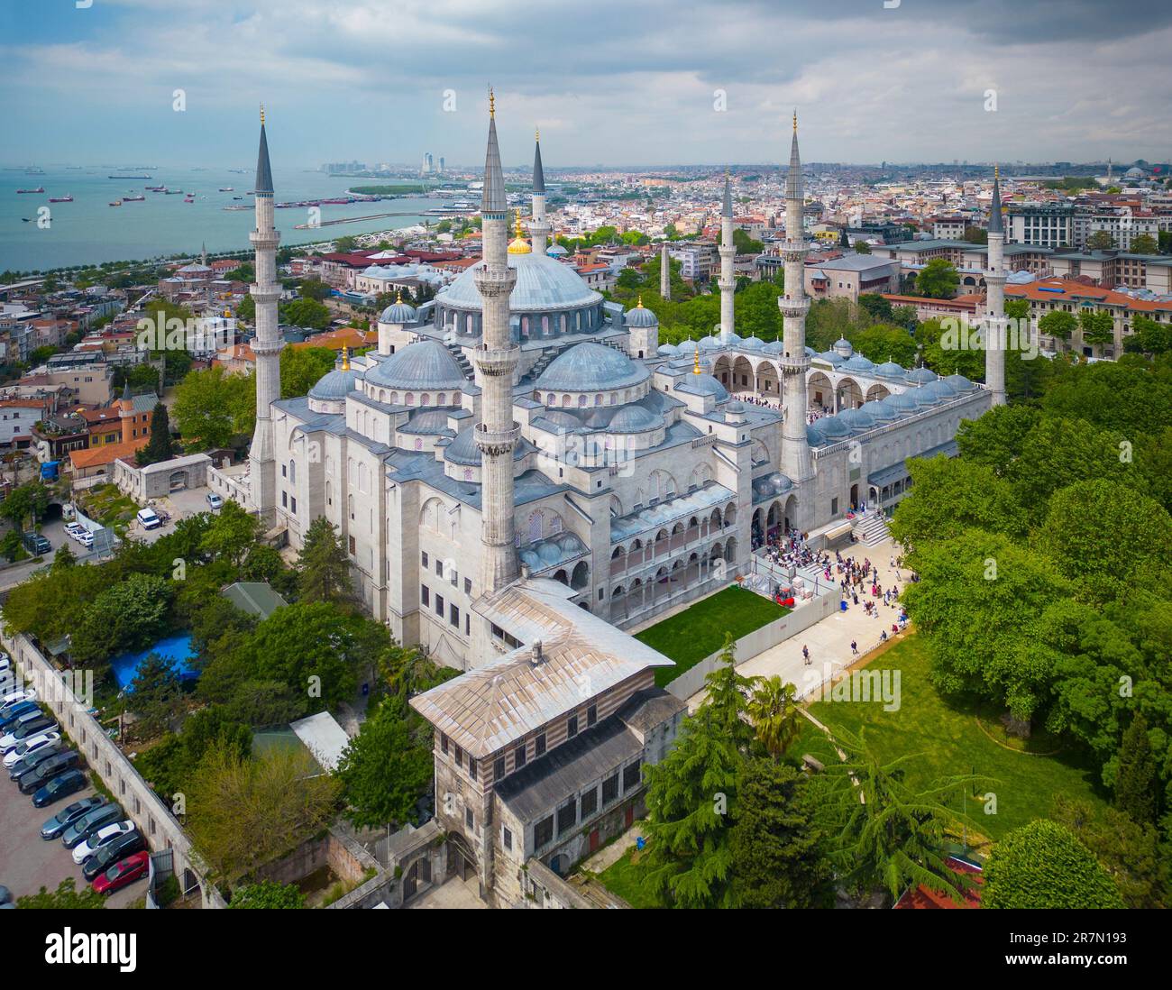 Blue Mosque Sultan Ahmet Camii aerial view in Sultanahmet in historic city of Istanbul, Turkey ...
