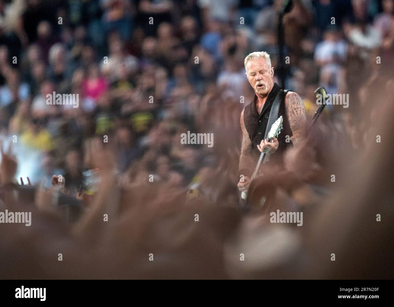 Metallica frontman hi-res stock photography and images - Alamy