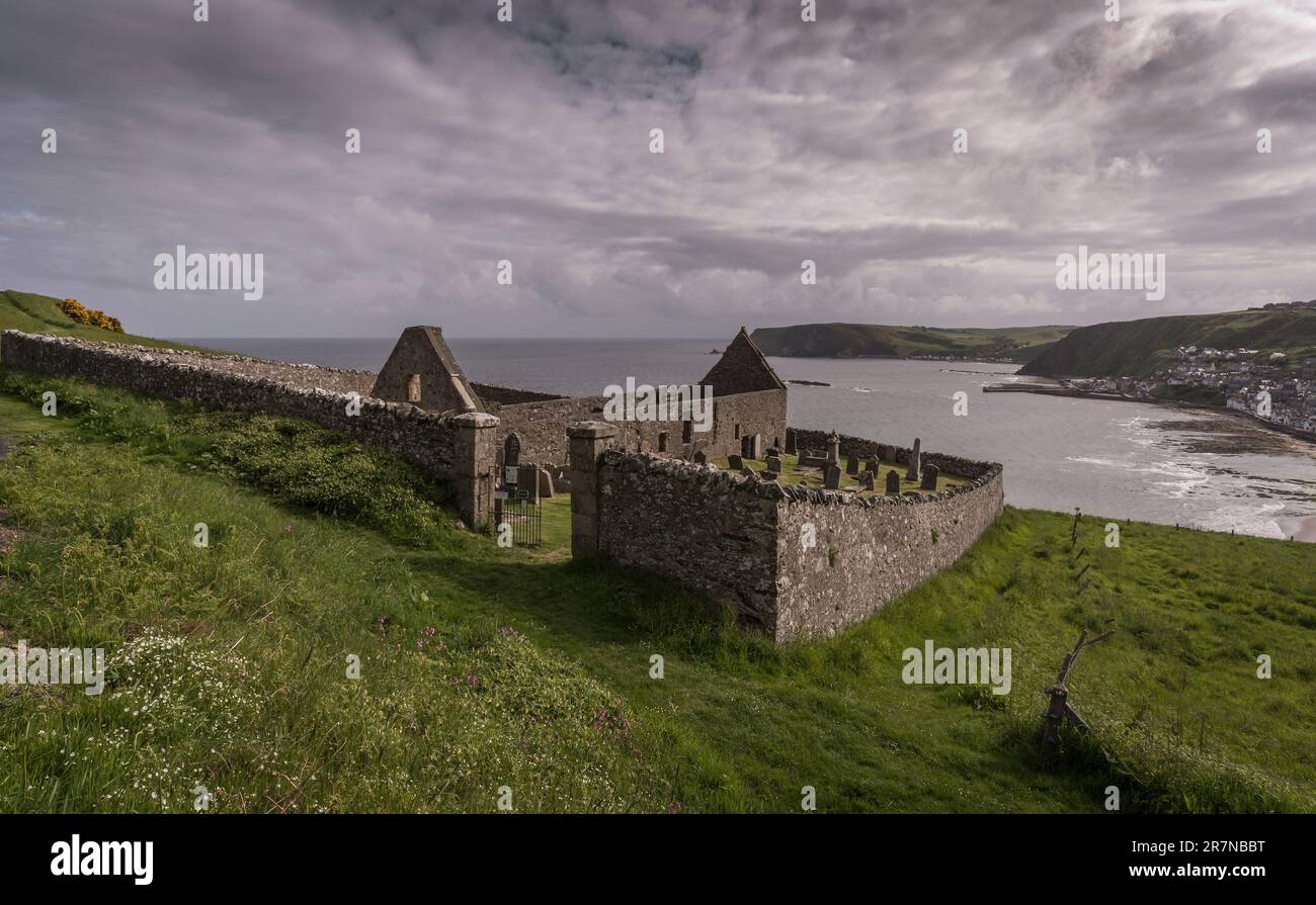 Medieval kirkyard hi-res stock photography and images - Alamy