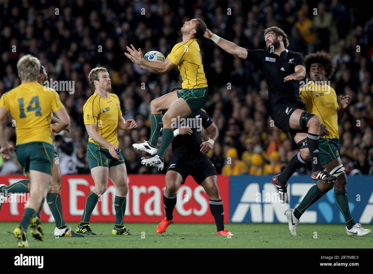 Sam whitelock rugby trophy hi-res stock photography and images - Alamy
