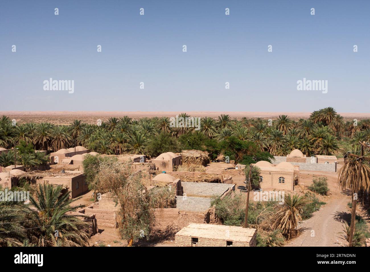 Dehseyf: oasis village in Lut desert, Iran. Desert village with adobe ...