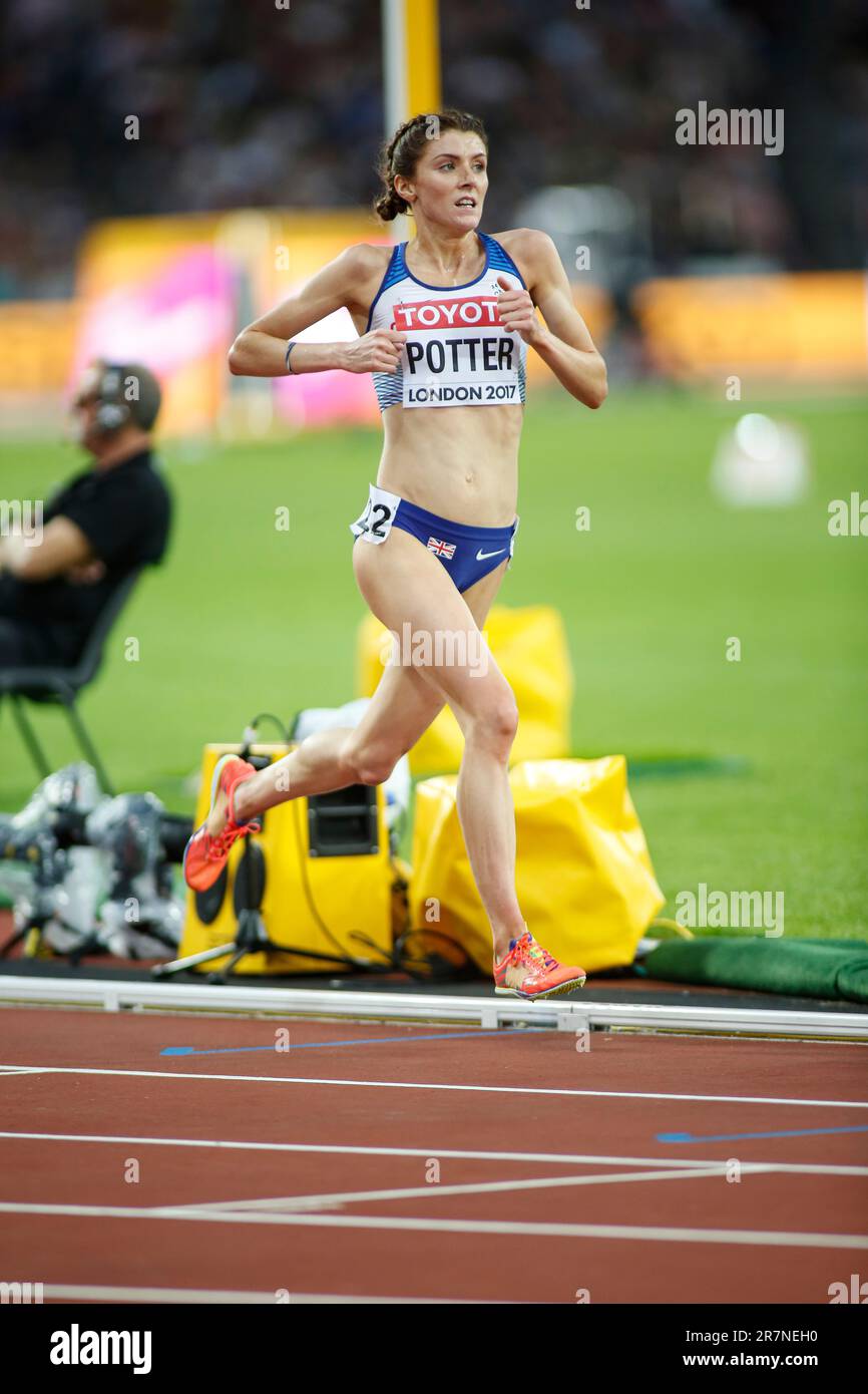 Elizabeth Potter participating in the 10.000m final at the World ...