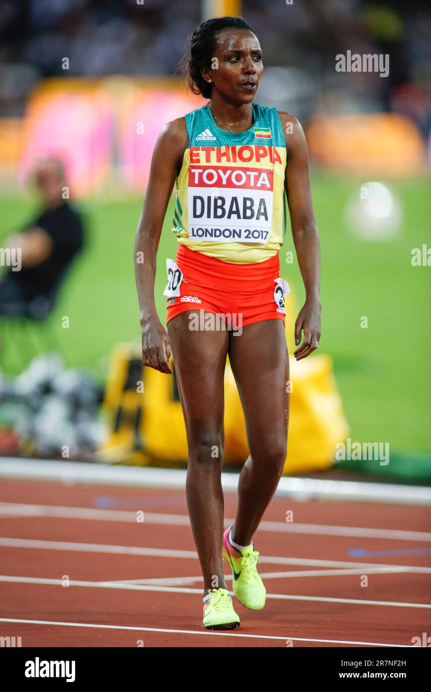 Tirunesh Dibaba participating in the 10.000m final at the World ...