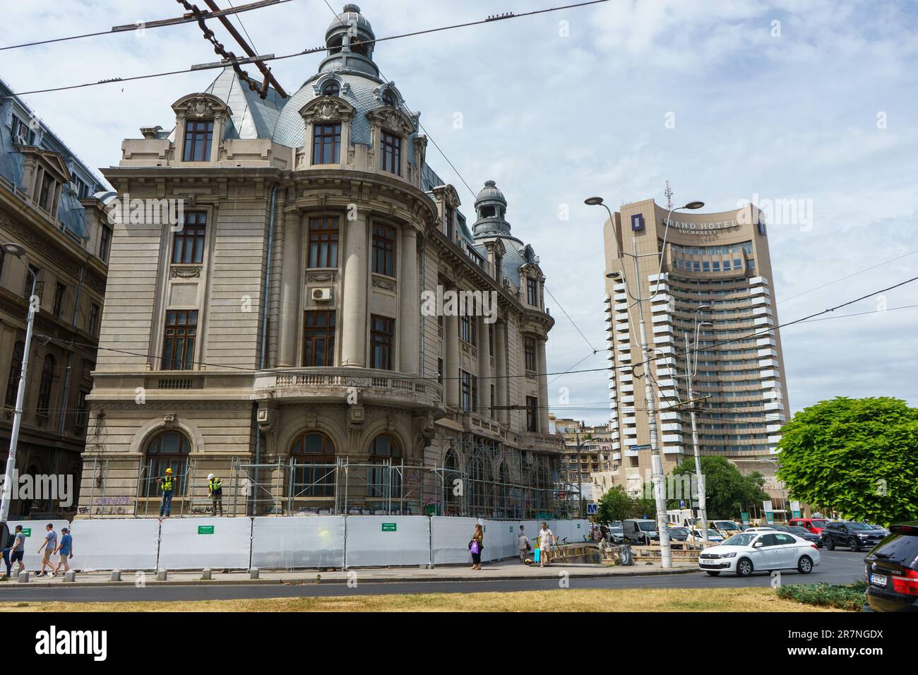 Bucharest, Romania. 16th June, 2023: The builders start the assembling ...
