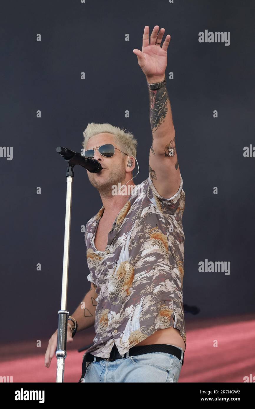 Onerepublic lead singer ryan tedder hi-res stock photography and images ...