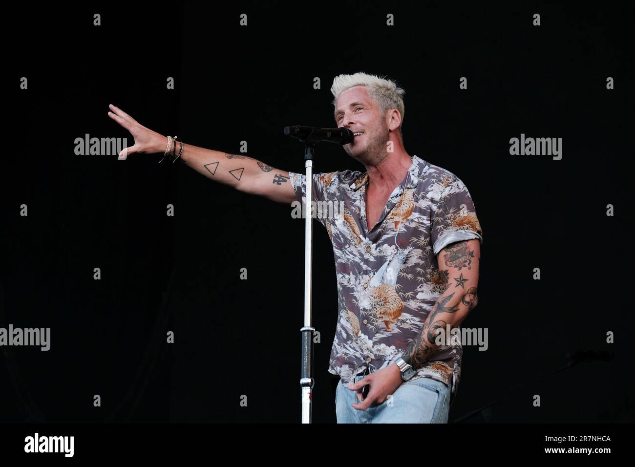 Onerepublic lead singer ryan tedder hi-res stock photography and images ...