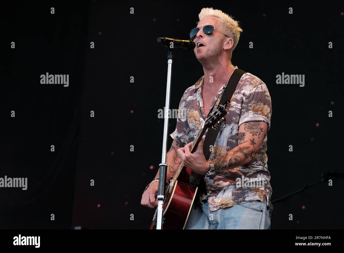 Onerepublic lead singer ryan tedder hi-res stock photography and images ...