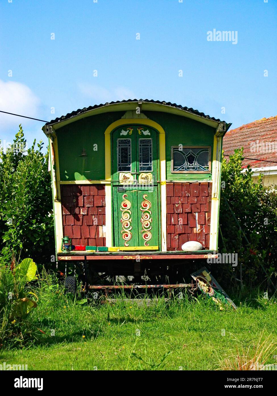 Painted gypsy caravan door hi-res stock photography and images - Alamy