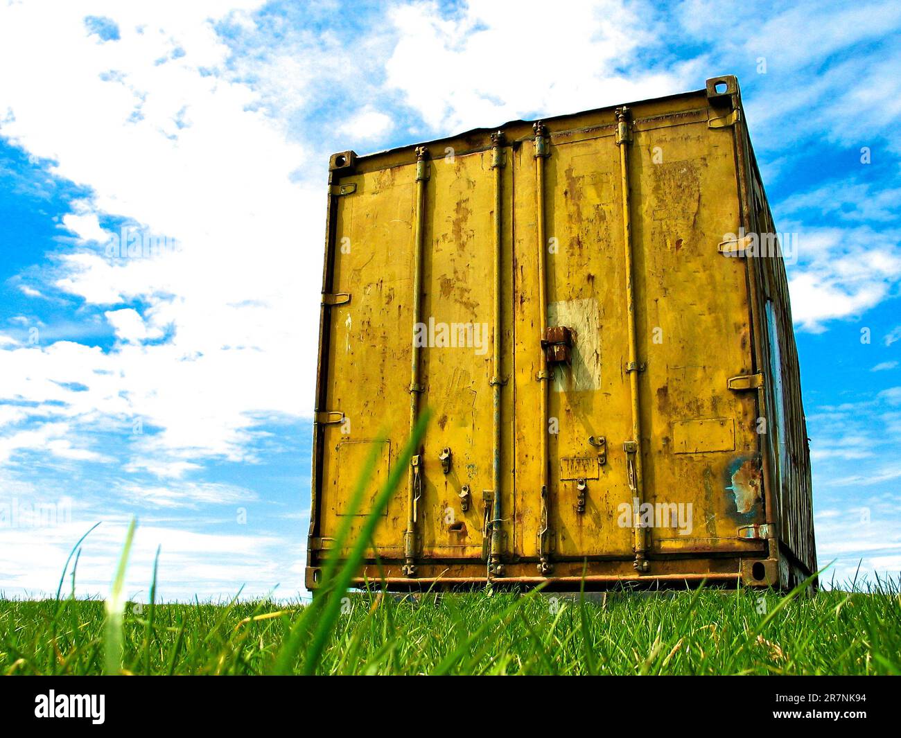 Blue rusting container hi-res stock photography and images - Alamy