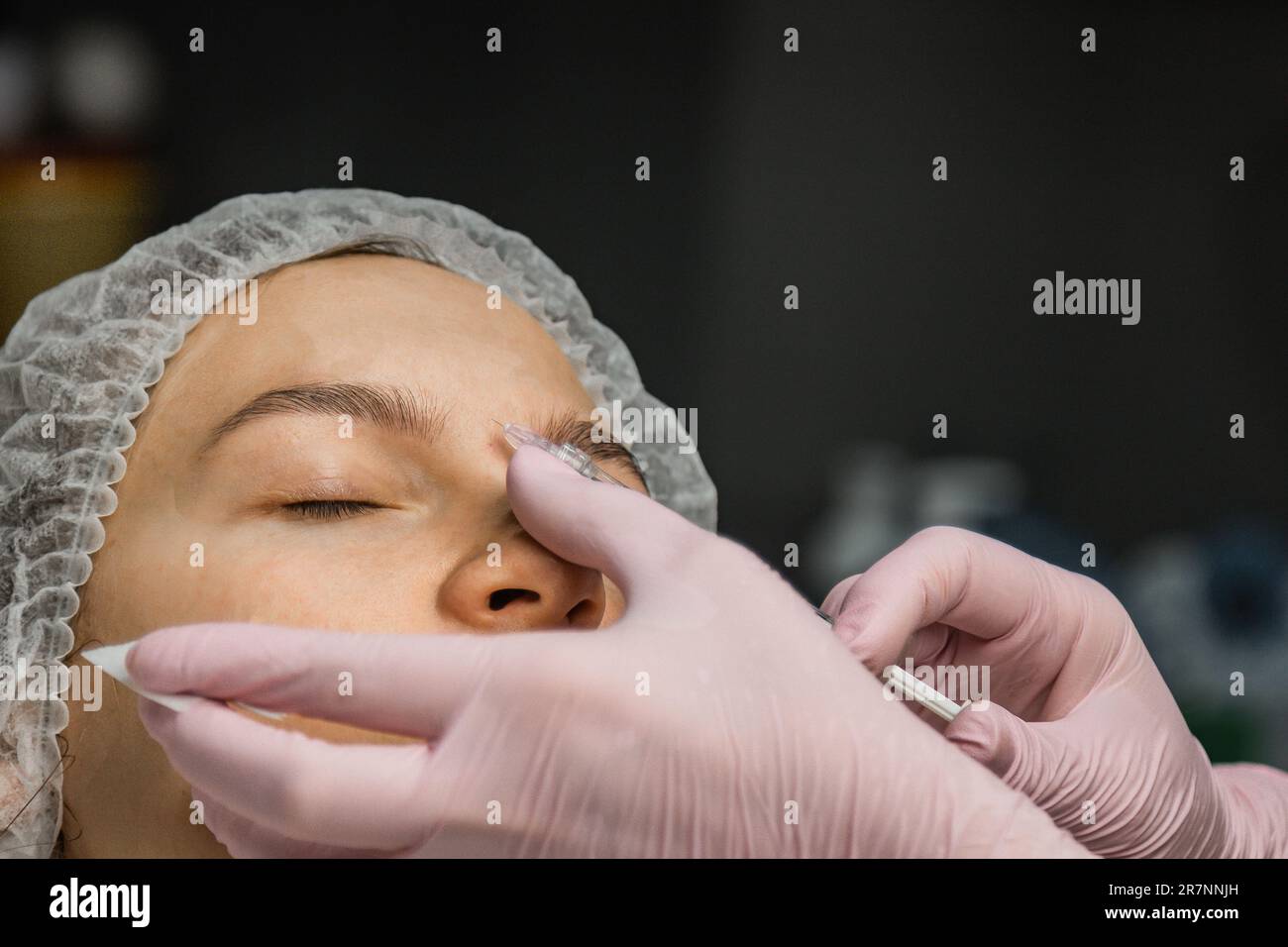 contour plastic. A cosmetologist injects a botulinum toxin to tighten ...