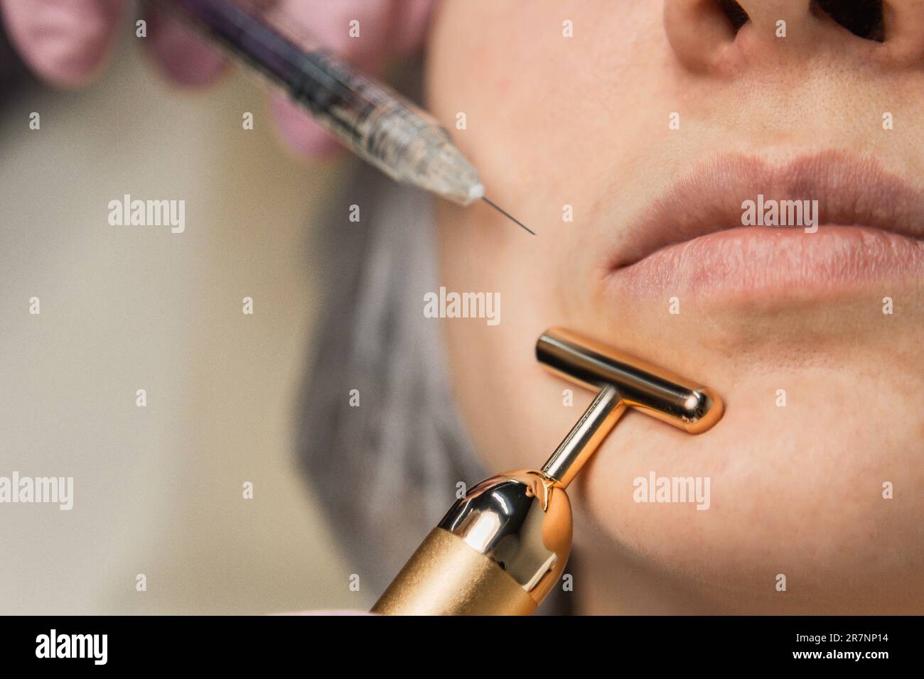 contour plastic. A cosmetologist injects a botulinum toxin to tighten ...