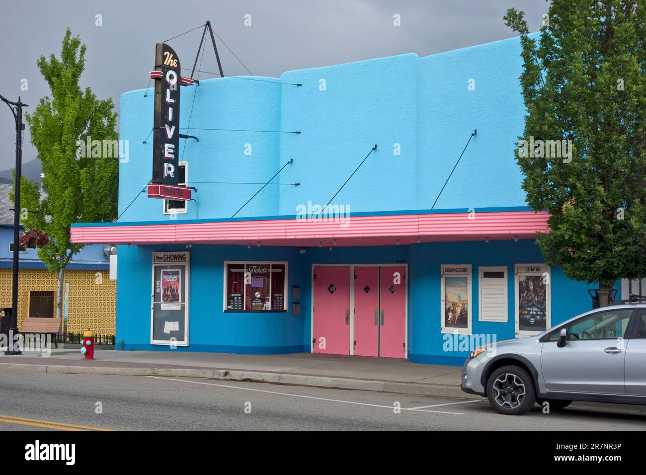 British movie theater exterior hi-res stock photography and images - Alamy
