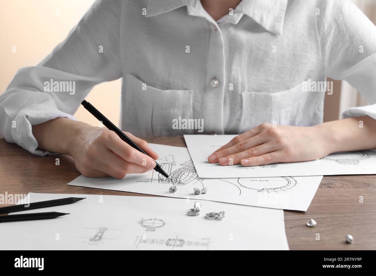 Female jewelry designer drawing hi-res stock photography and images - Alamy