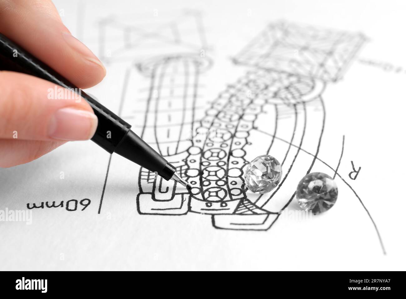 Female jeweler drawing sketch hi-res stock photography and images - Alamy