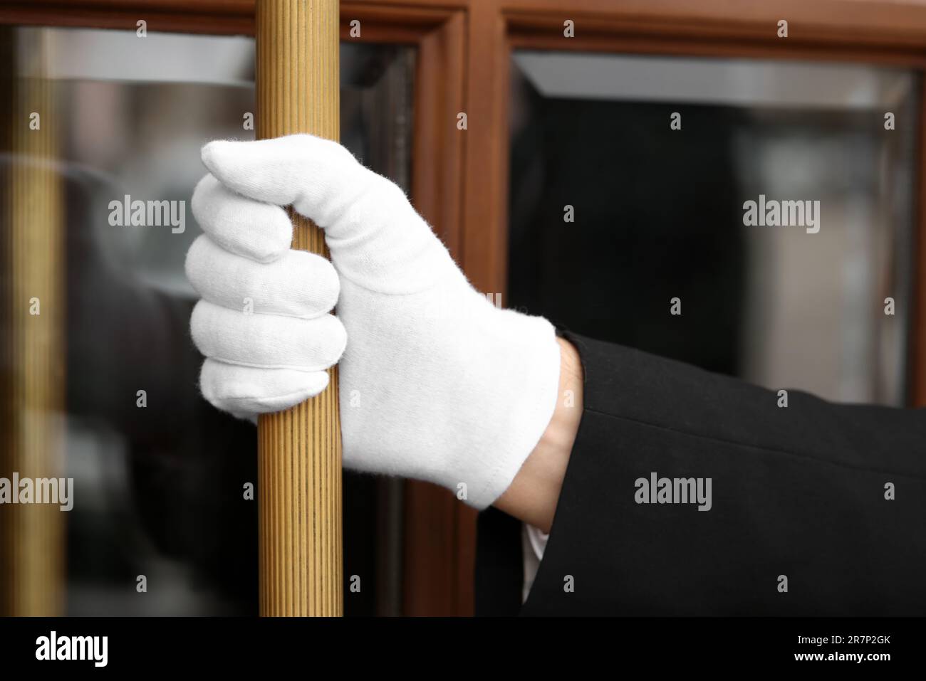 Butler opening the hotel door hi-res stock photography and images - Alamy