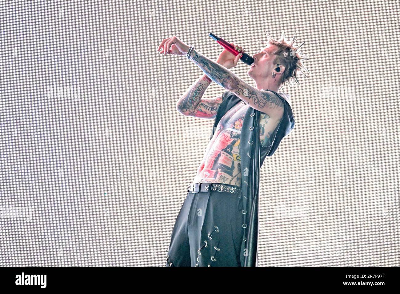 2023 photo of machine gun kelly hi-res stock photography and images - Alamy