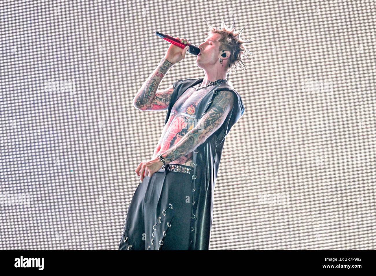 Machine gun kelly performing on stage hi-res stock photography and ...