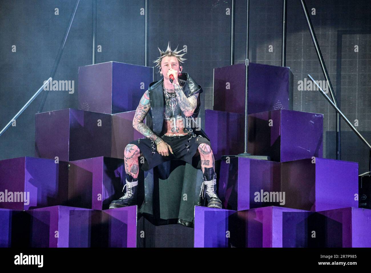 Machine gun kelly performing on stage hi-res stock photography and ...