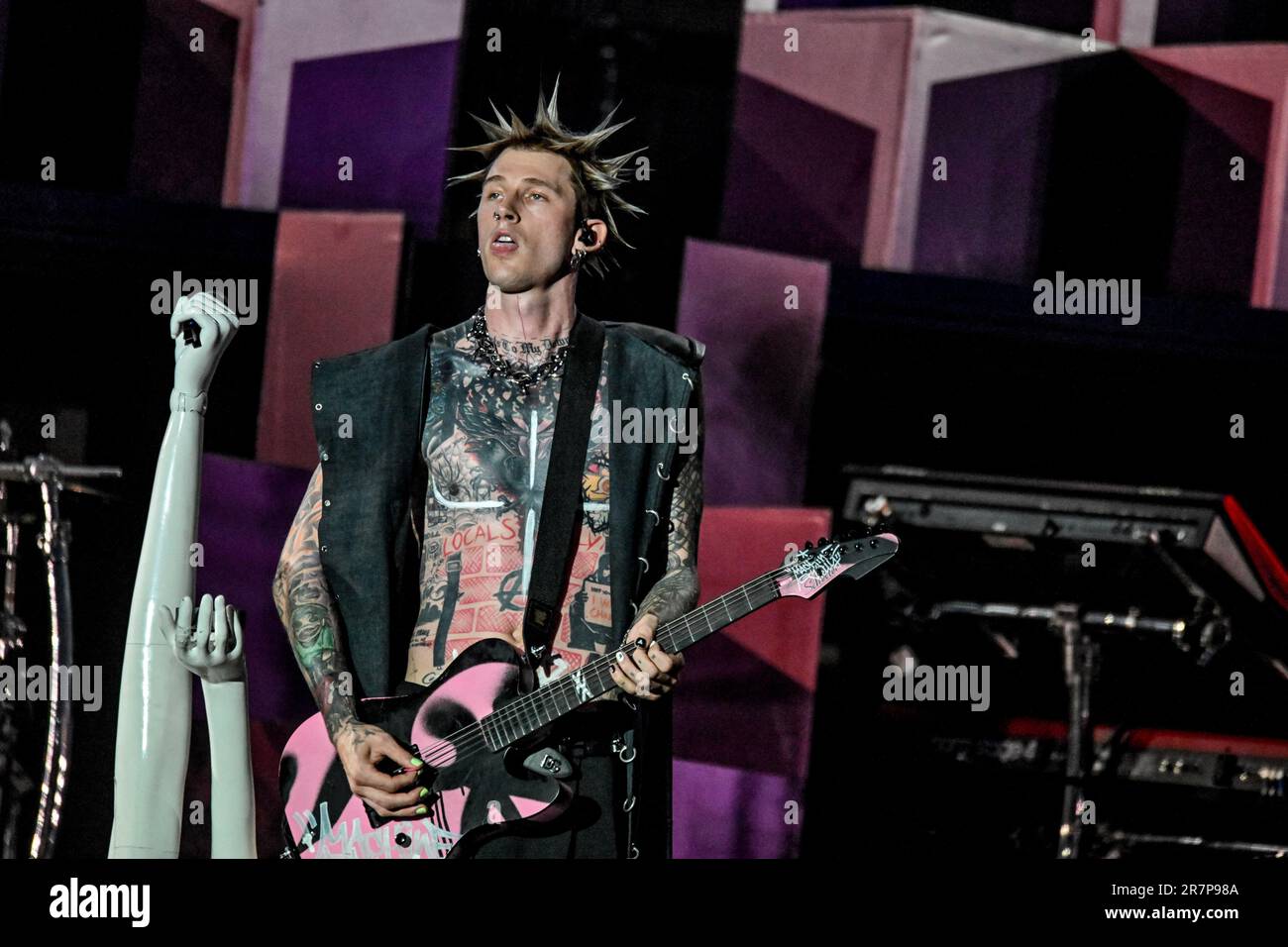 Machine gun kelly performing on stage hi-res stock photography and ...