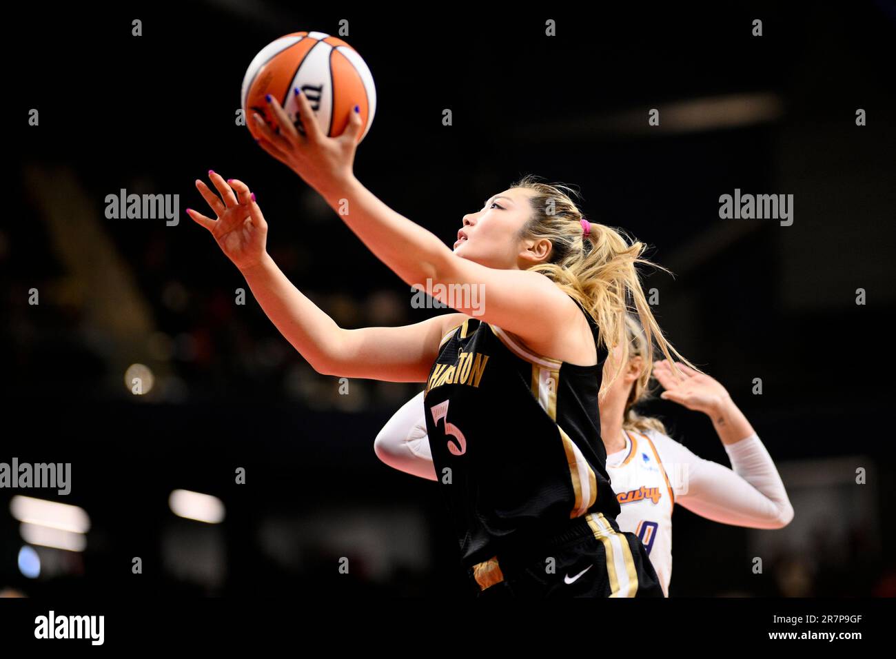 Washington Mystics guard Li Meng (3) goes to the basket past Phoenix ...