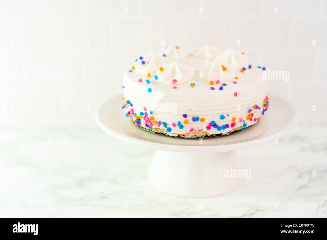 Birthday cake with funfetti sprinkles Stock Photo - Alamy
