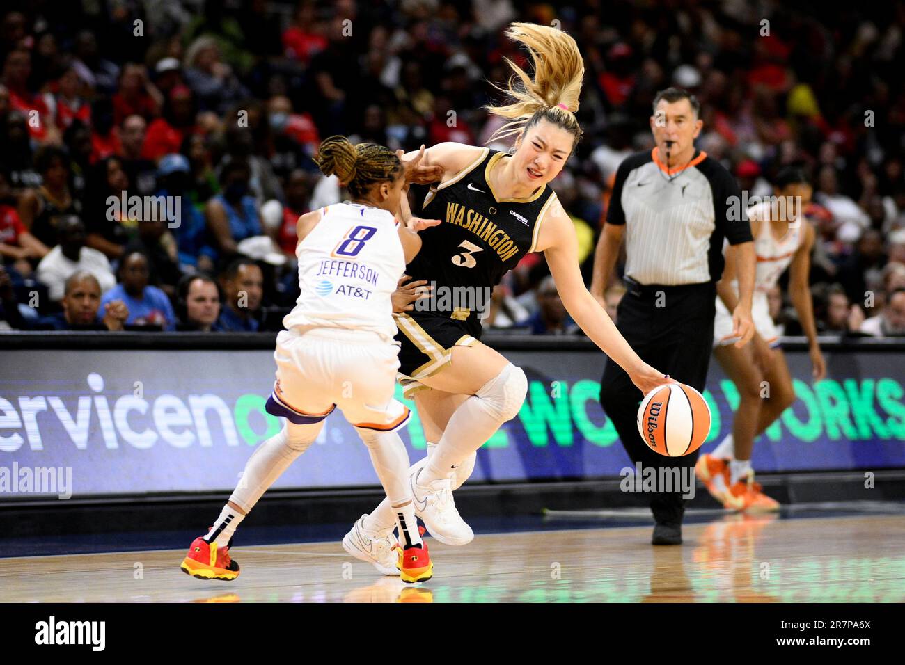 Washington Mystics guard Li Meng (3) drives against Phoenix Mercury ...