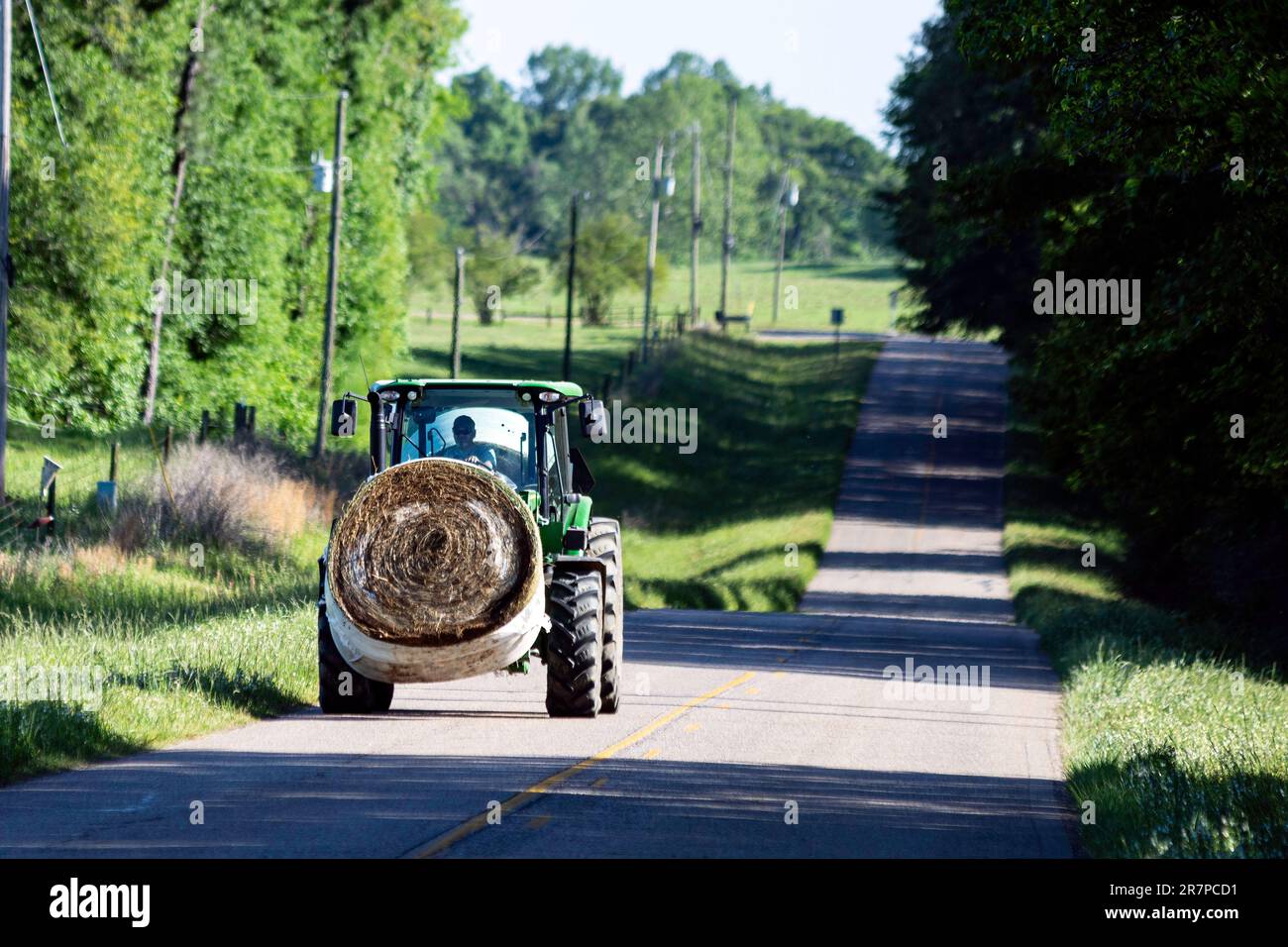 Hauling round bale hay hi-res stock photography and images - Alamy