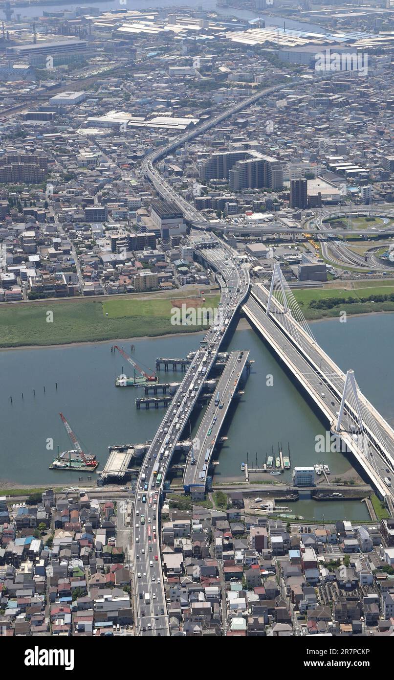 An aerial photo shows the Haneda Route (Route 1) of Shuto Expressway ...