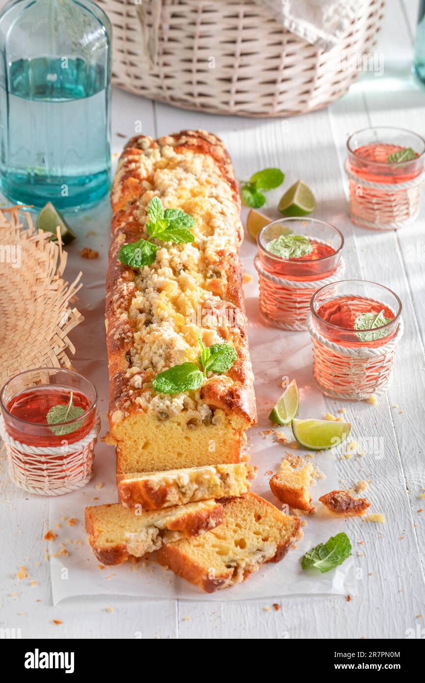 Delicious gooseberry yeast cake with crumble and glaze. Gooseberry ...