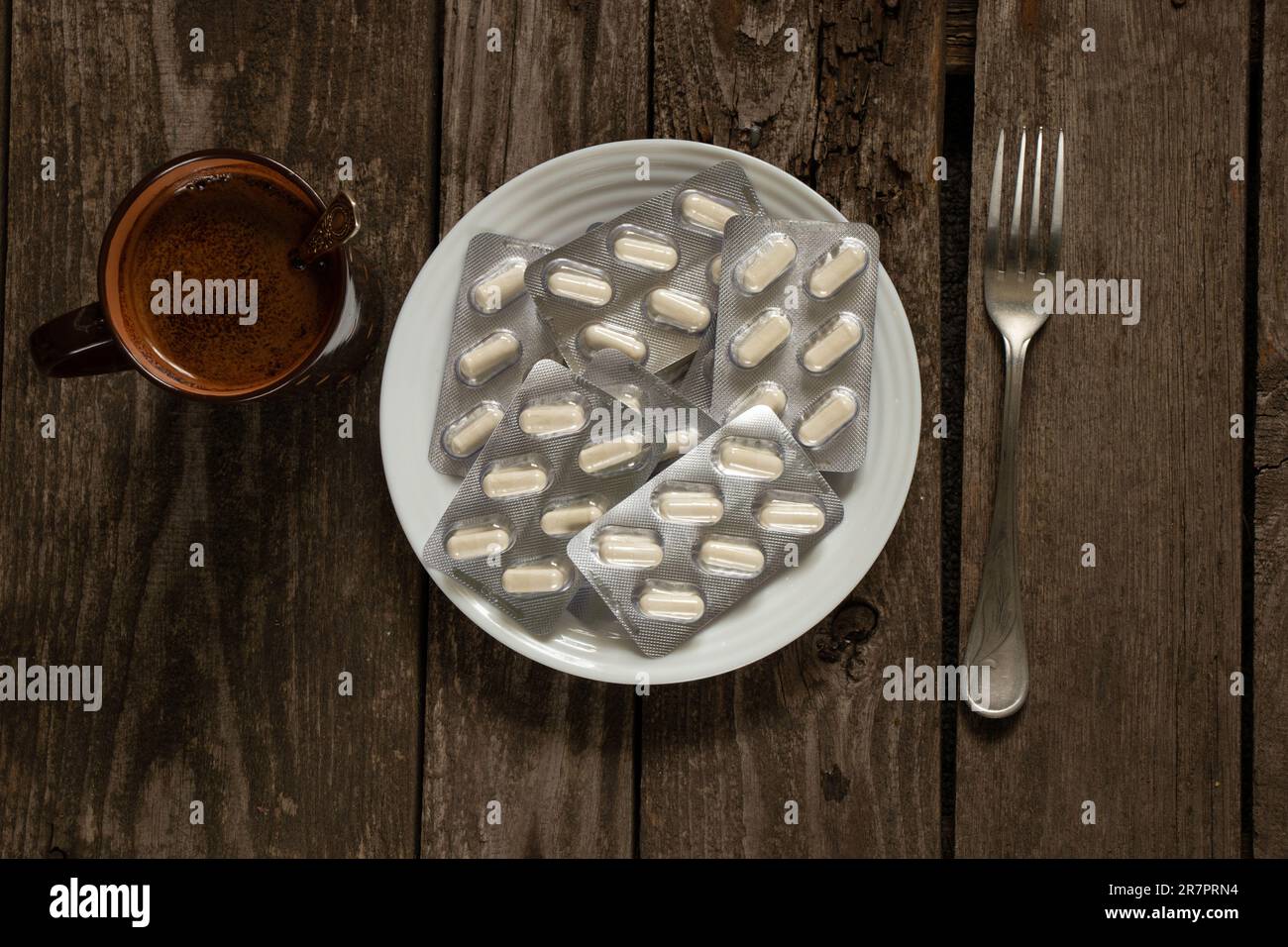 Tablets in a plate hi-res stock photography and images - Alamy