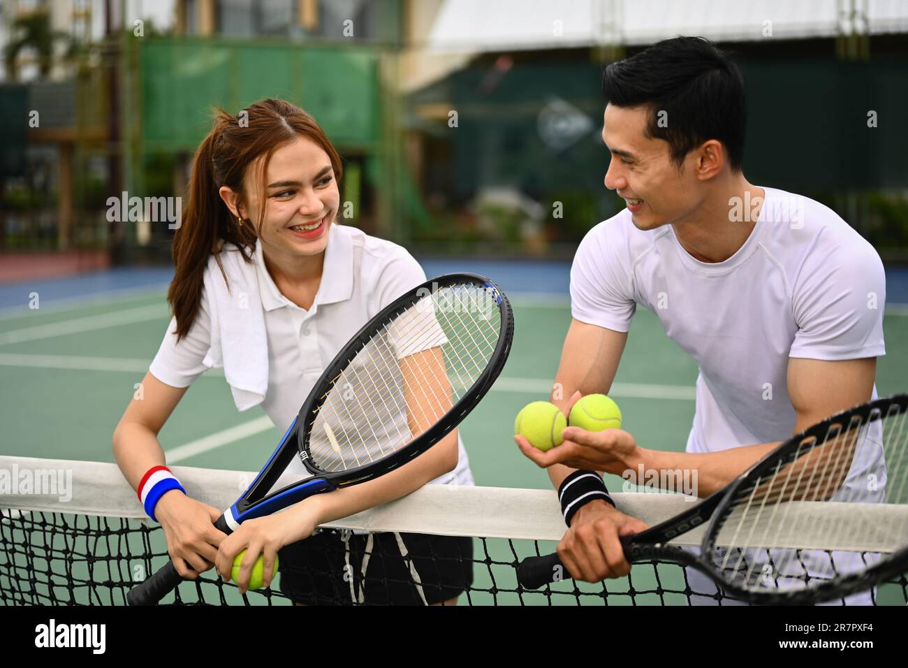 Female tennis players talking hi-res stock photography and images - Alamy
