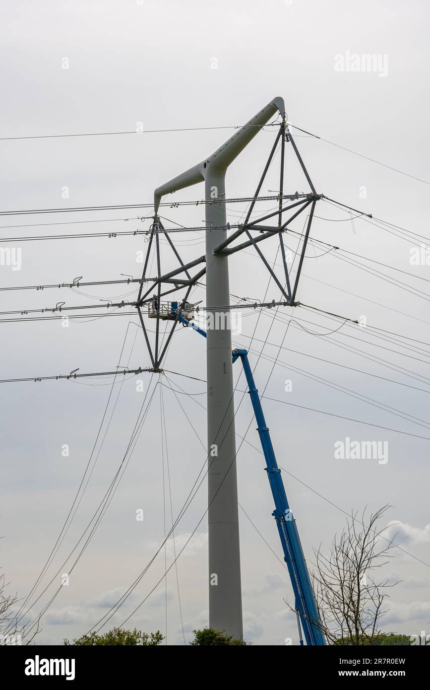 Blocks on pylons hi-res stock photography and images - Alamy