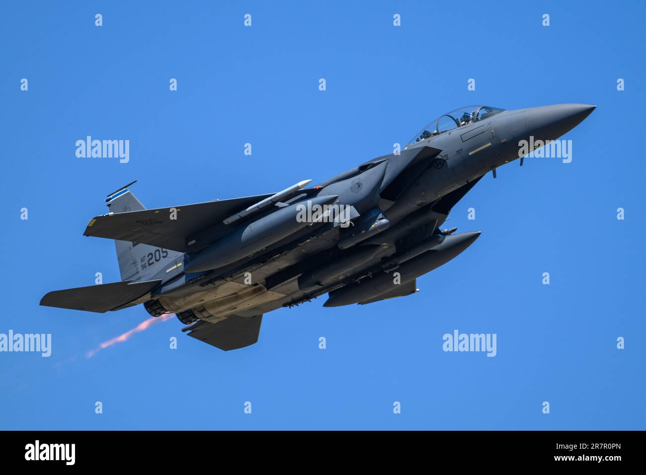 US Air Force F-15E Strike Eagle aircraft in flight Stock Photo - Alamy