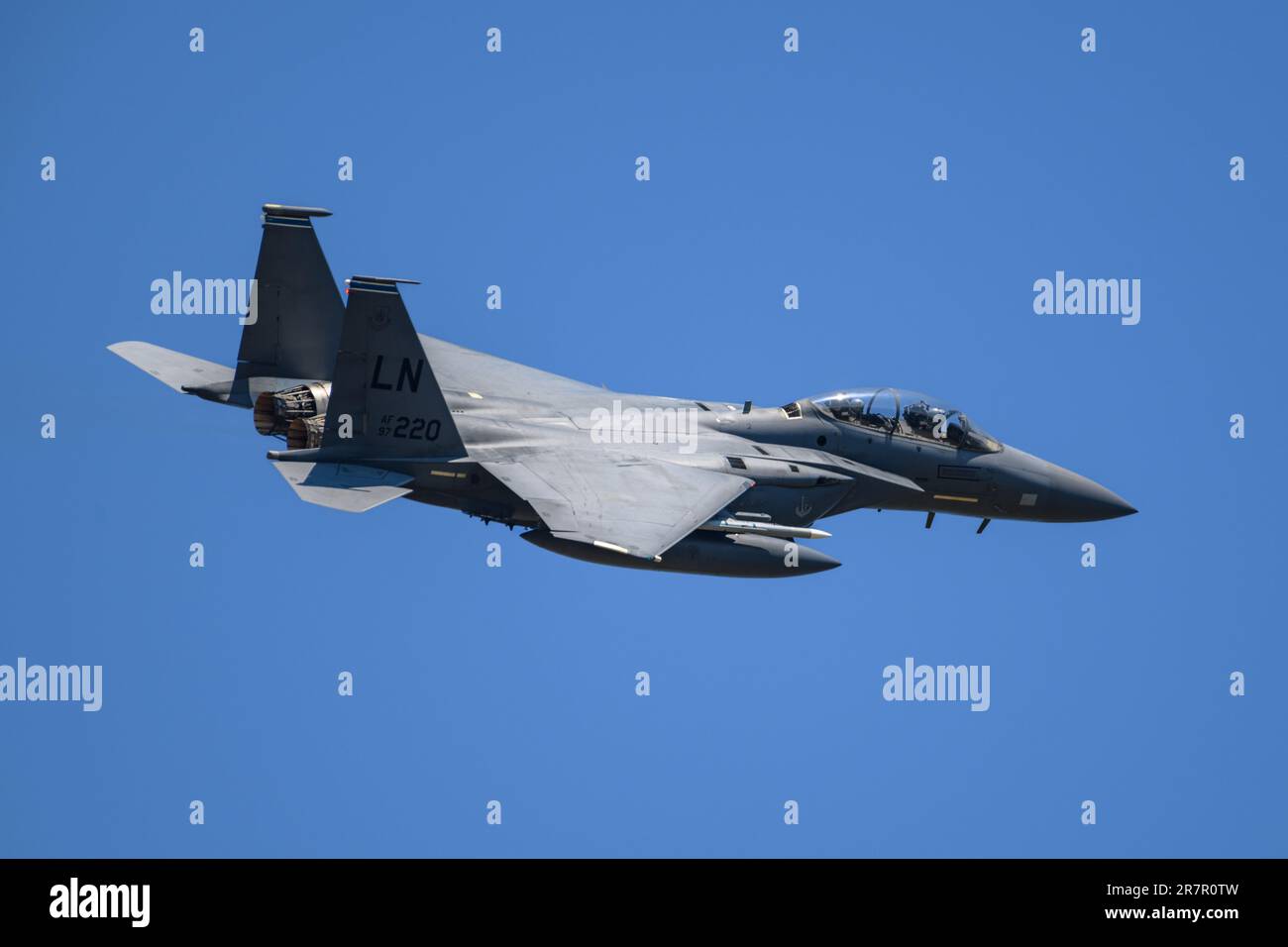 US Air Force F-15E Strike Eagle aircraft in flight Stock Photo - Alamy
