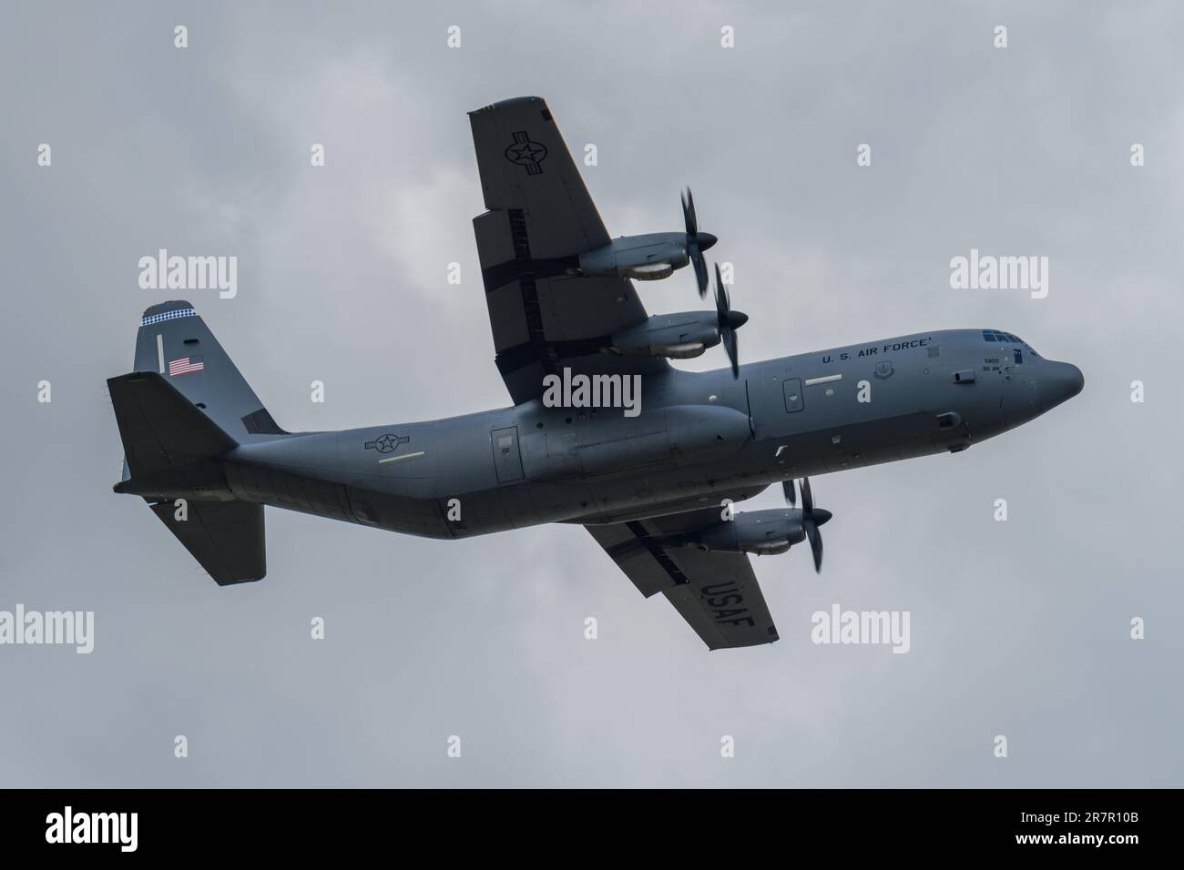 US Air Force C-130 Hercules aircraft in flight Stock Photo - Alamy
