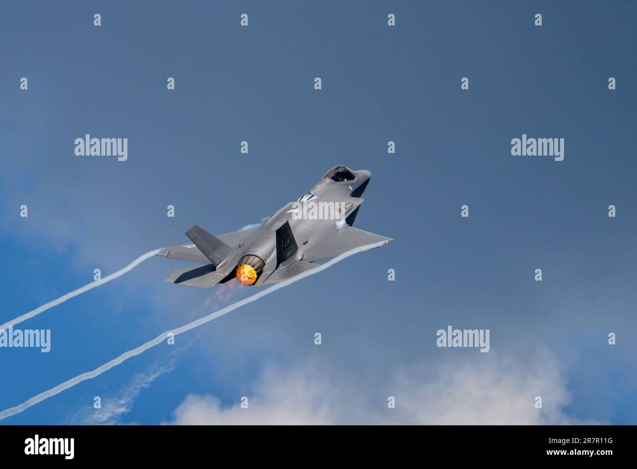 US Air Force F-35A Stealth aircraft in flight Stock Photo - Alamy